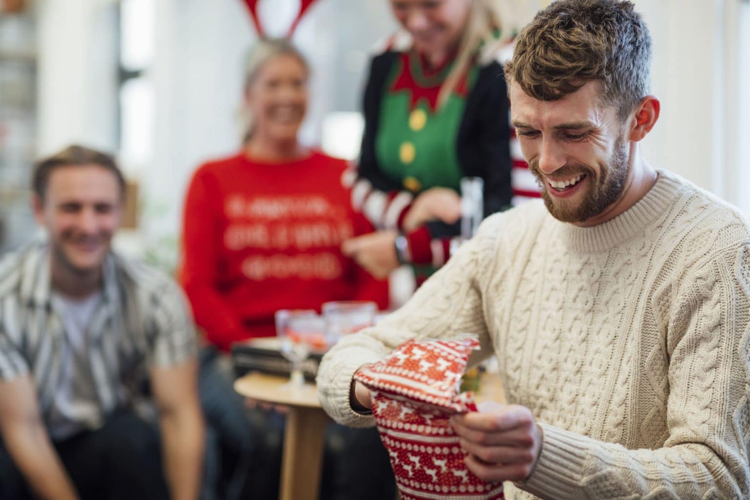 Wichteln im Büro: Geschenkideen, Tipps und No-Gos