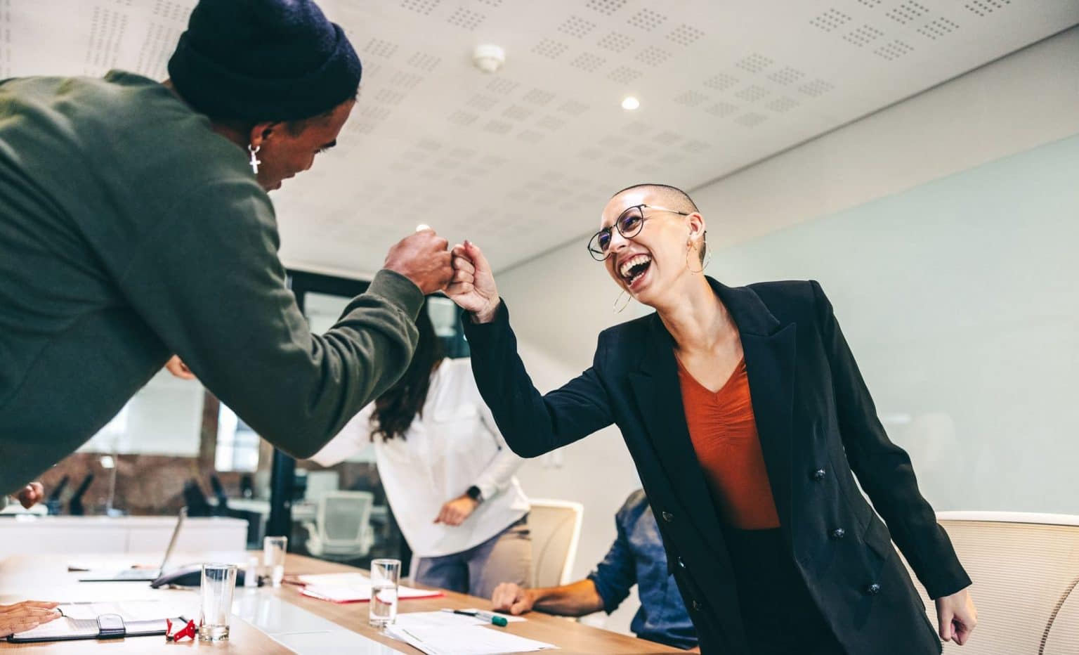 Begrüßung im Vorstellungsgespräch: 8 Verhaltenstipps für einen guten ...